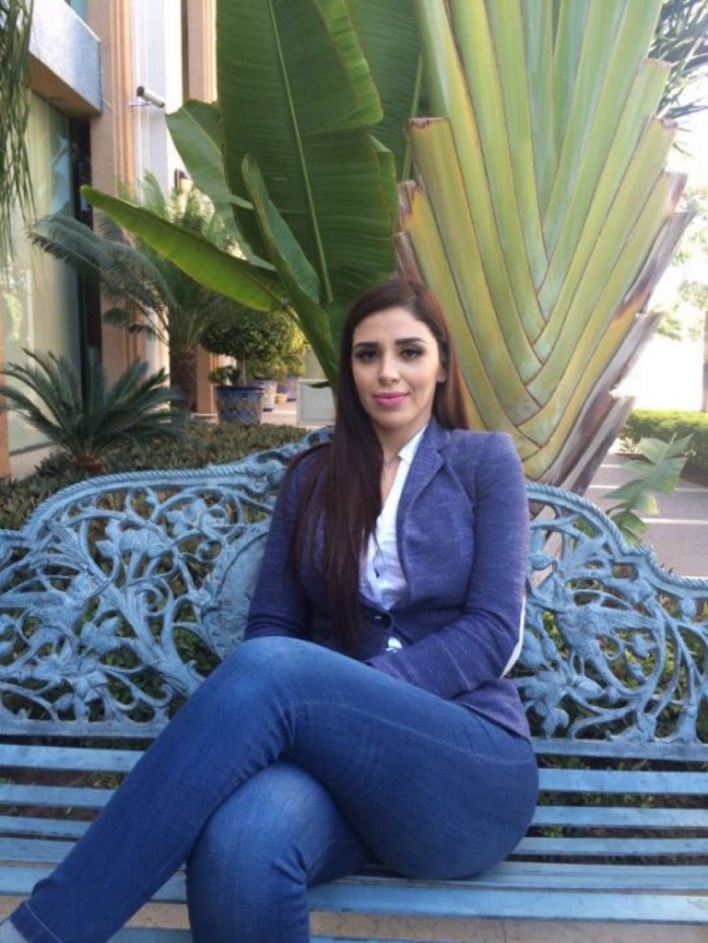 La transformación de Emma Coronel a lo largo de los años, ya no queda ...