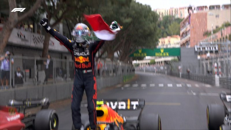 Checo Pérez gana el 1er lugar en Mónaco y llora en el podio